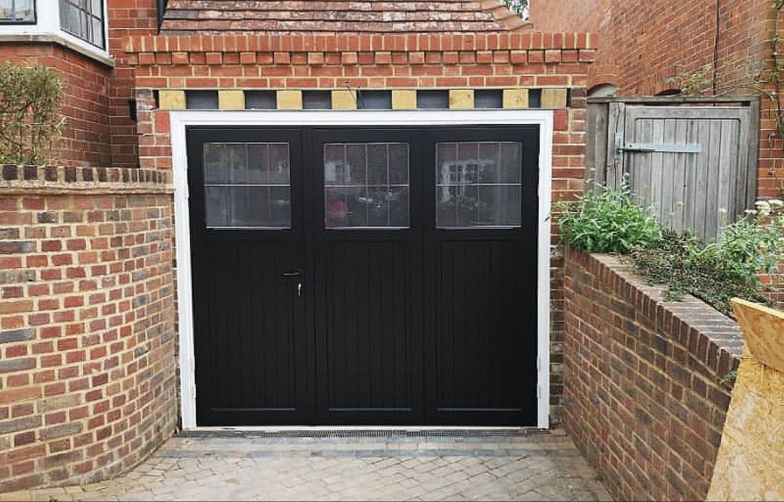 The Pros and Cons of Automatic vs Manual Garage Doors